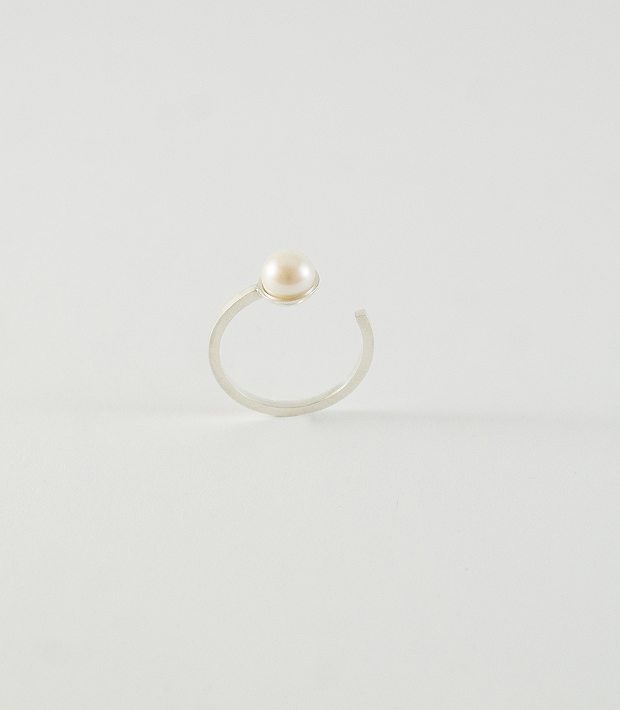 ANA Ring Silver Fairmined Traceable Akoya Pearl - Coralie Grzes